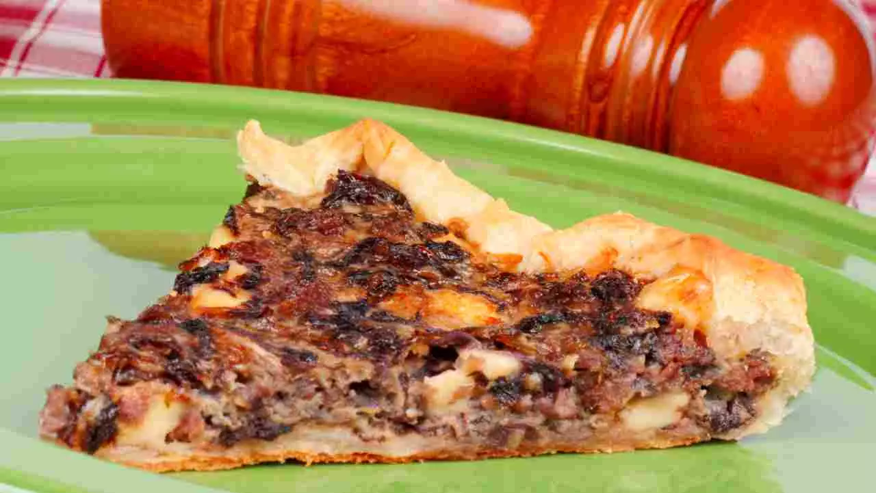 quiche gorgonzola سان، radicchio ۽ اخروٽ جي ترڪيب جي تياري