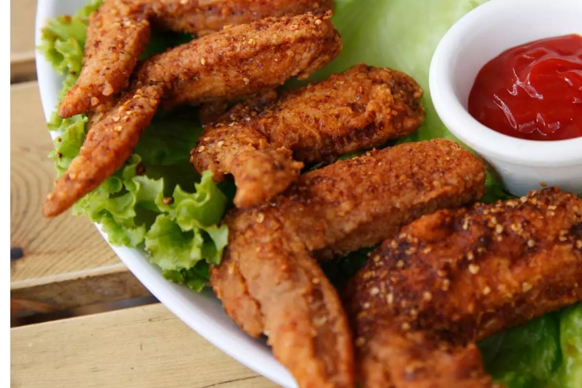 Ailes de poulet panées, un excellent amuse-gueule à servir avec des sauces