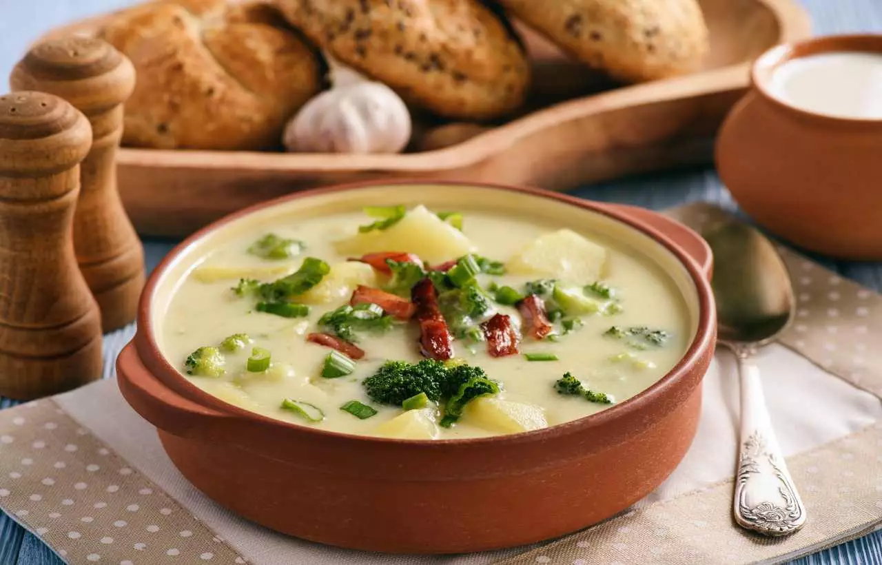 Soupe aux brocolis et pommes de terre | Beau, bon, chaud et corsé