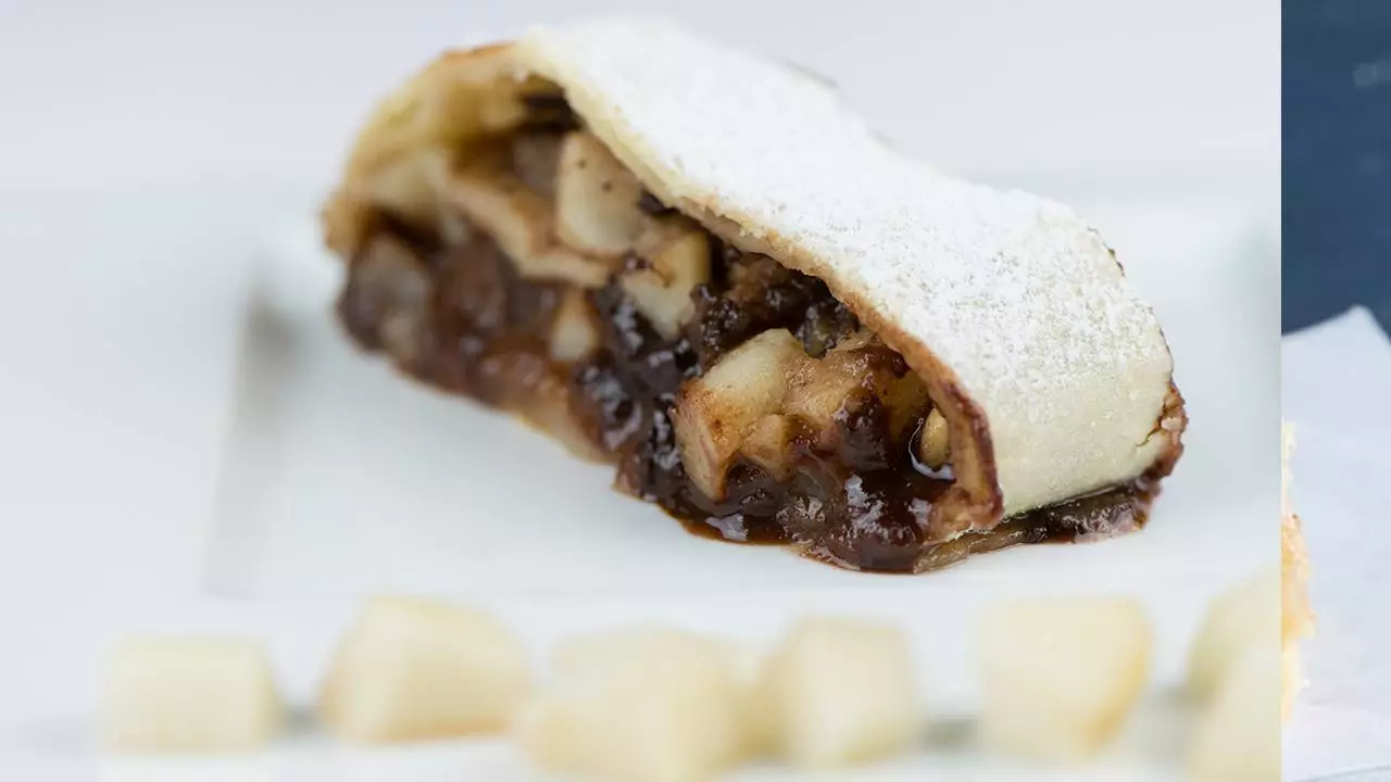 Dairy-free chocolate strudel, excellent recipe for the intolerant 10053_1