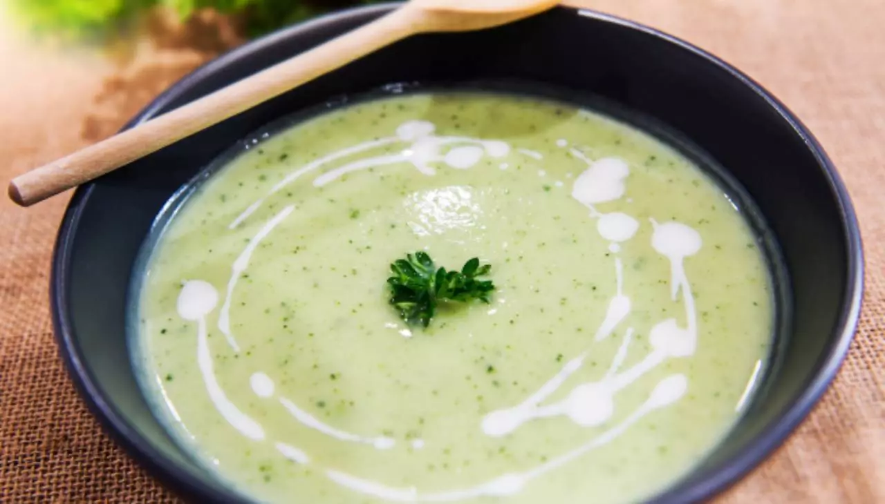 Sup sayuran dengan keju smoothie