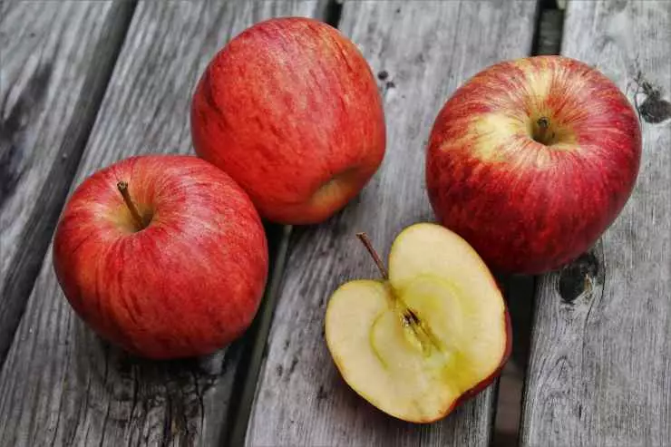 Pita od jabuka i grožđa FOTO recept ispis