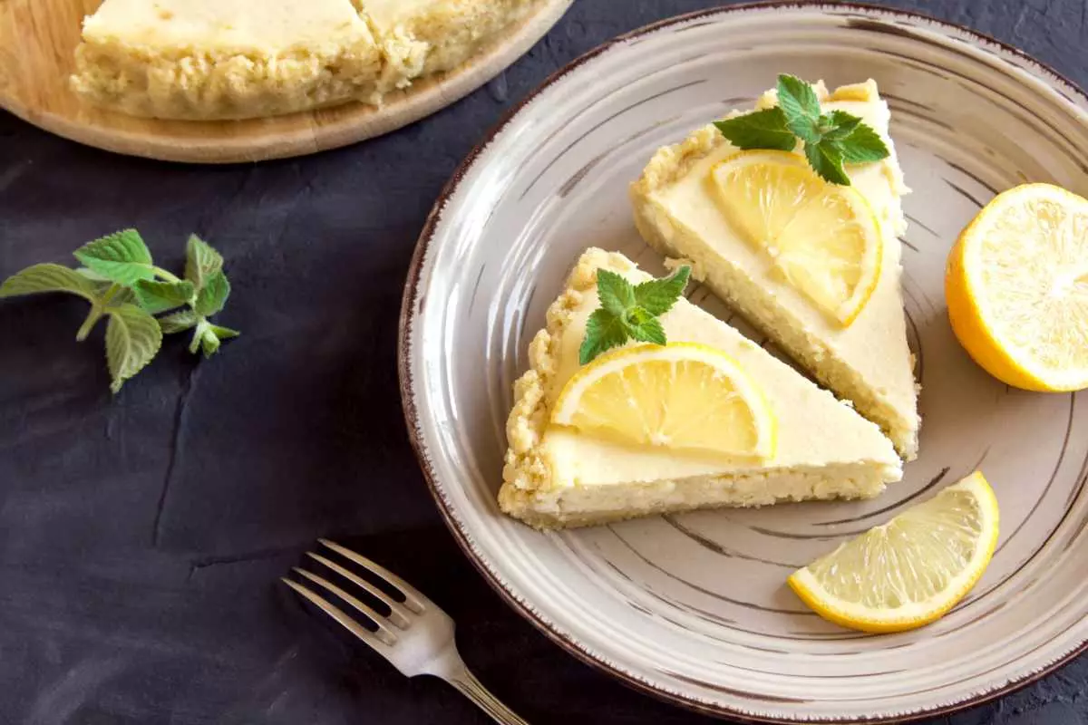 Cold lemon cake: a fresh dessert that is prepared without cooking