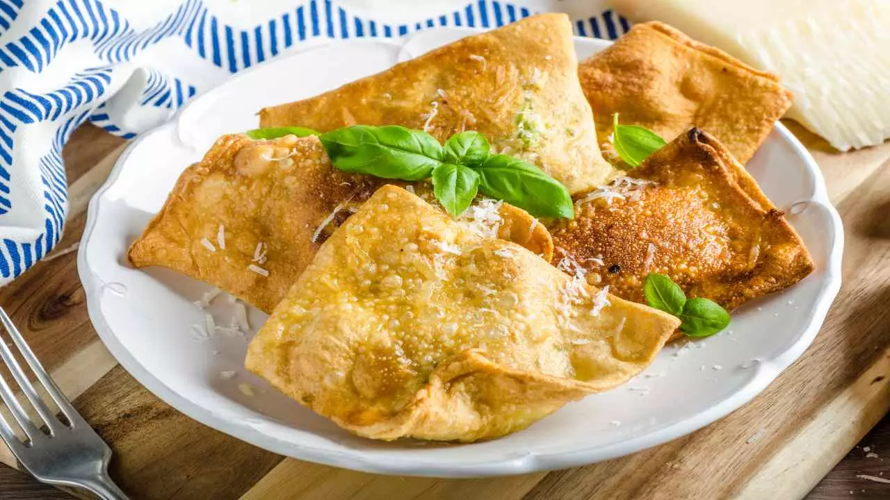 Cheese e halikiloeng ravioli | E monate ebile e thata ho leka