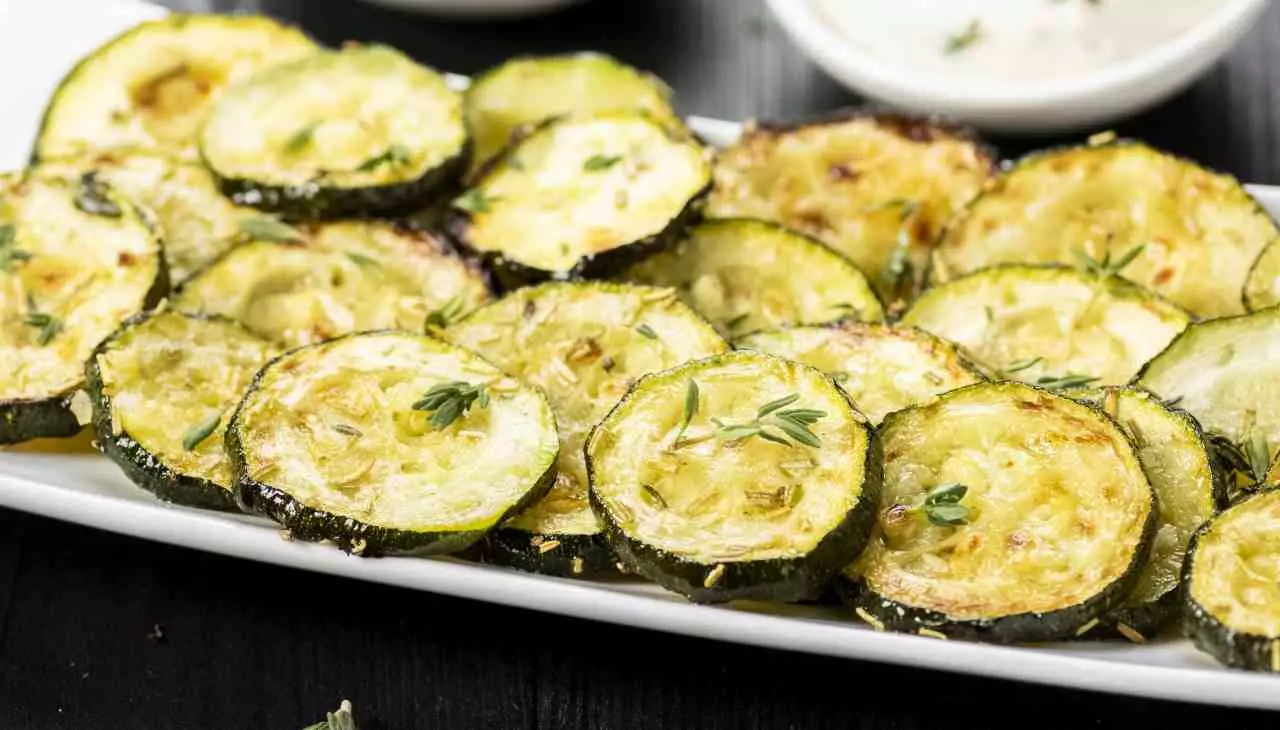 Rå zucchini med örter | Recept på ett snabbt och aptitretande tillbehör