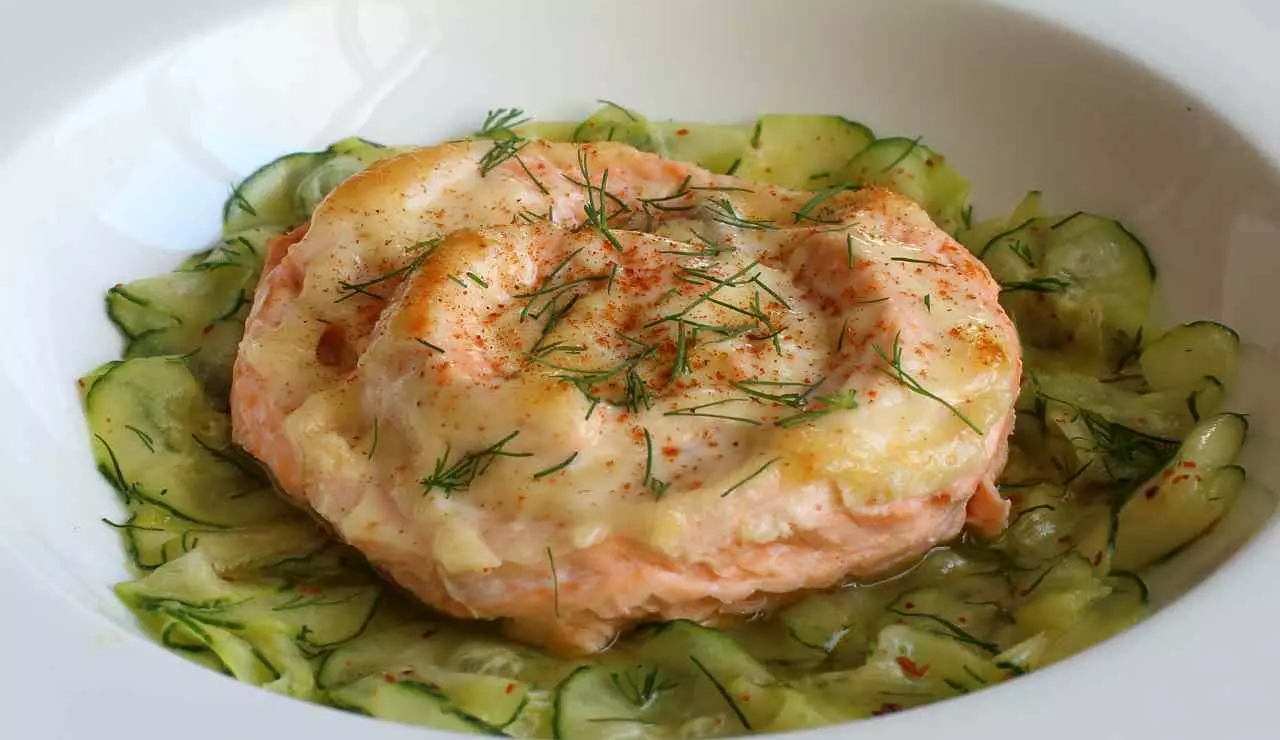 Garnalen en zalm medaillons met courgettes en venkel