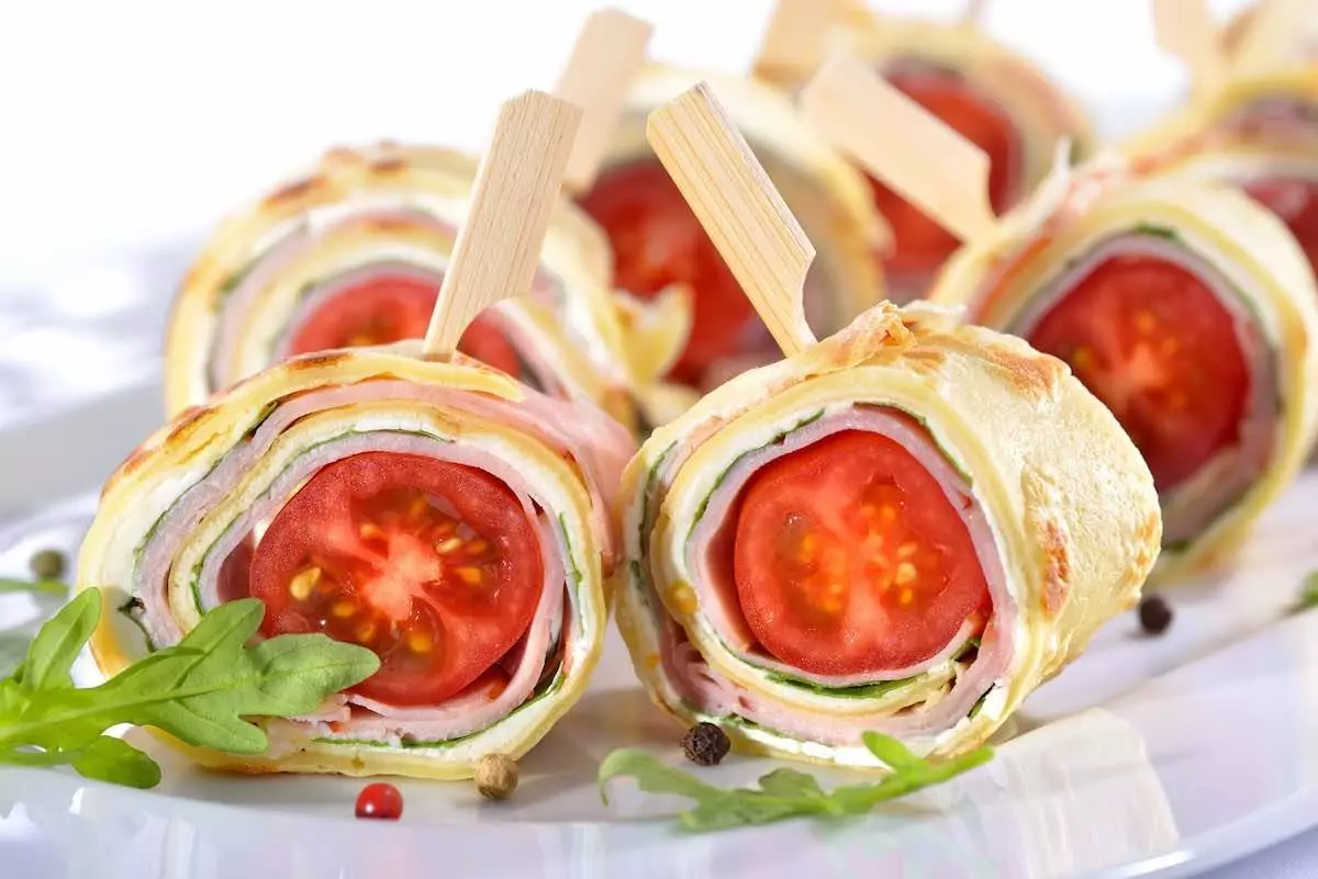 Crepes rolls ne rocket, ham yakabikwa uye cheese yakapfava