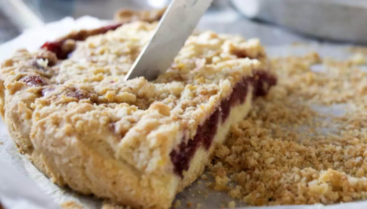 Torta recheada esfarelada sem ovo | Bondade saborosa e simples