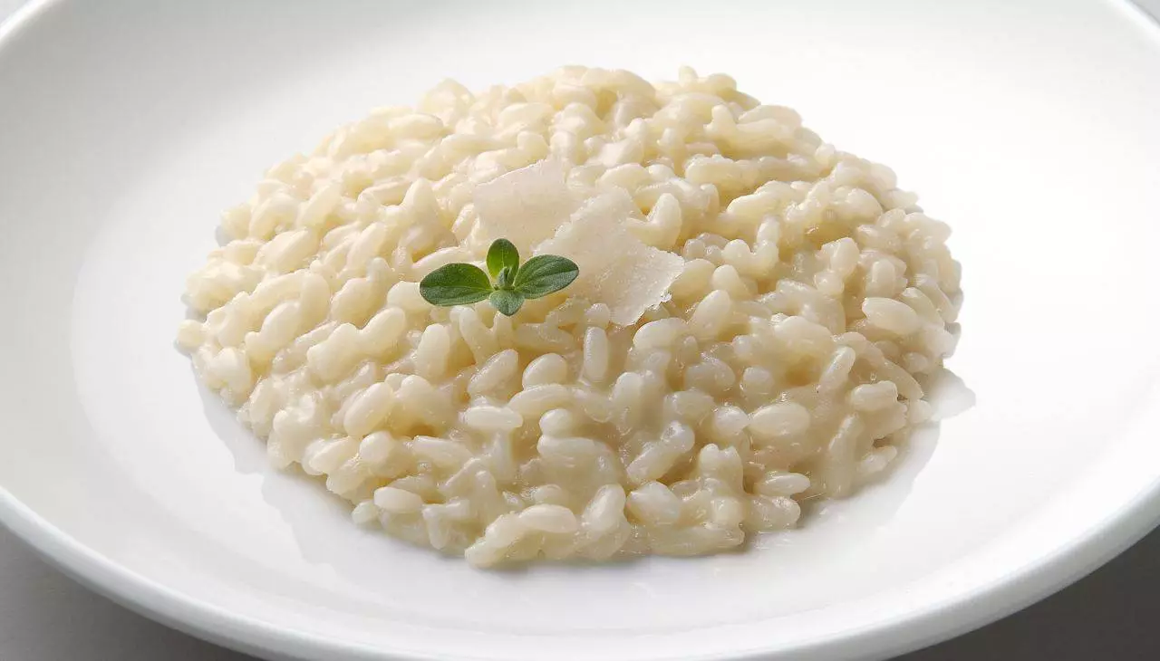 Beer risotto nga adunay parmesan cream | Baga ug creamy