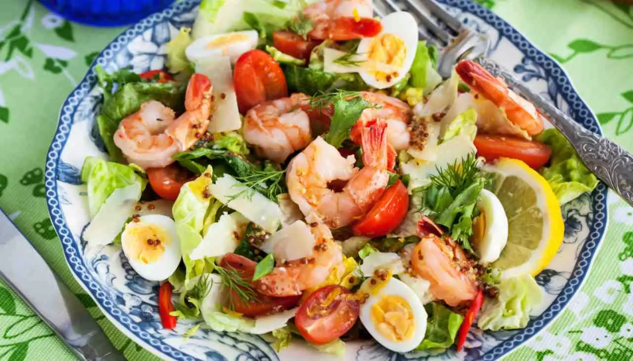 Shrimp akwa akwukwo nri Salad | Ọhụrụ ịdị mma dị njikere na nkeji