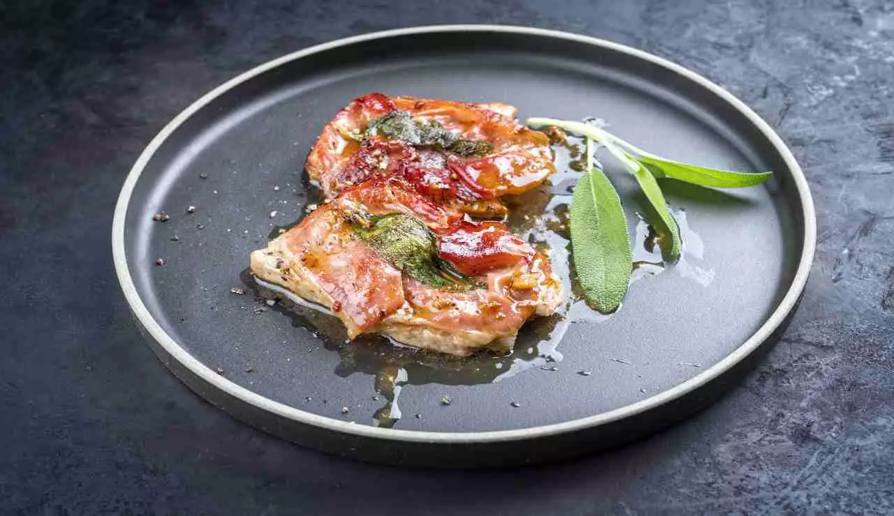 Saltimbocca kuracie scamorza paradajka a šunka | hotové za 15 minút 10261_1