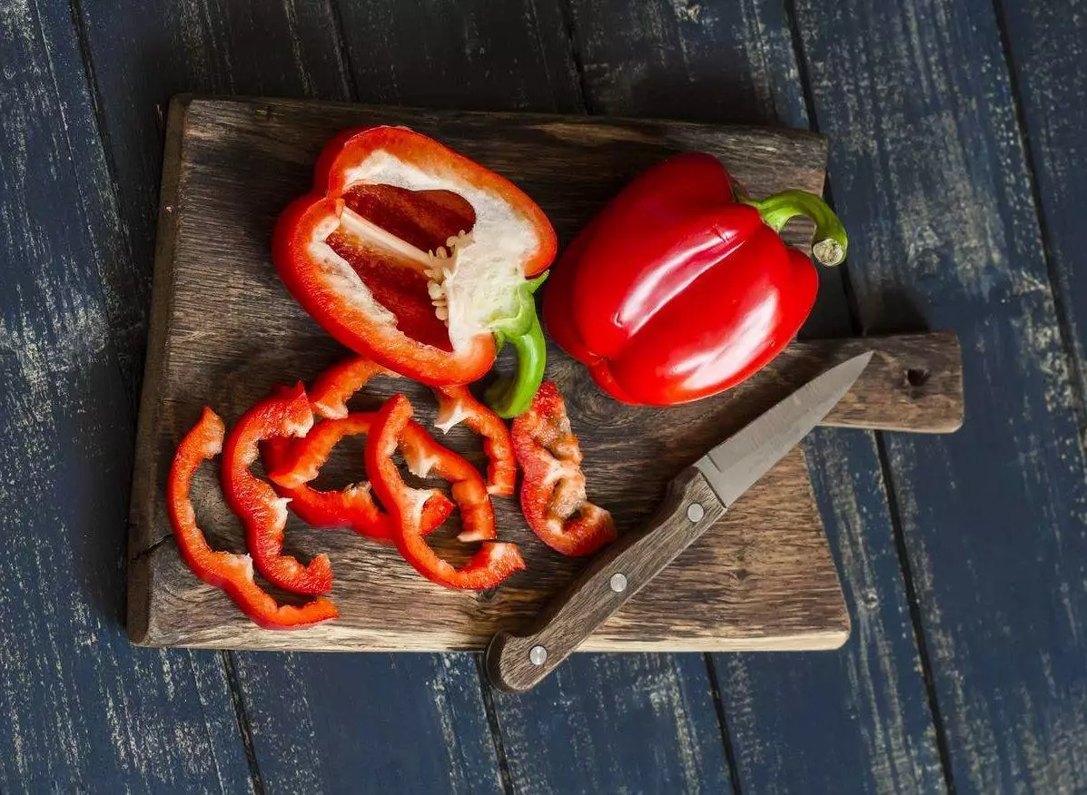 Suku hayam jeung kentang jeung peppers: Tangtu kadua ngeunah 1027_6