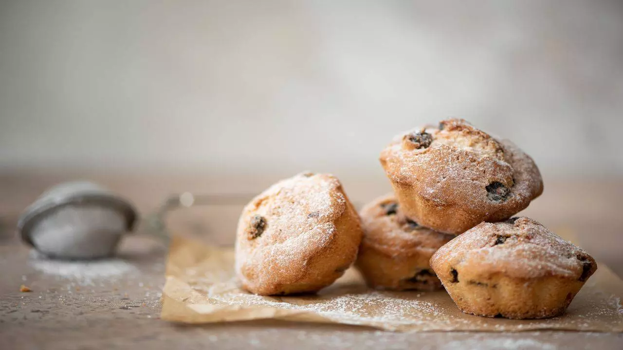 Pastaj muffins kun ĉokoladaj pecetoj | Delikata kaj nekutima