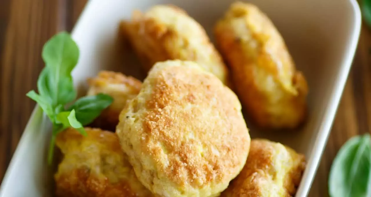 Boulettes de citrouille et de pommes de terre au fromage provolone. Croquant et au coeur tendre