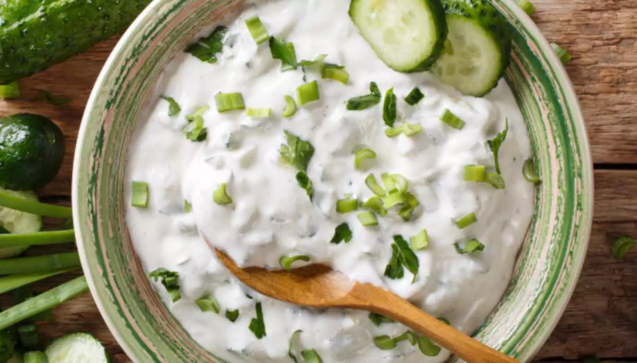 သခွားသီး Raita | ပေါ့ပါးပြီး လတ်ဆတ်ပြီး gluten-free ဆော့စ်