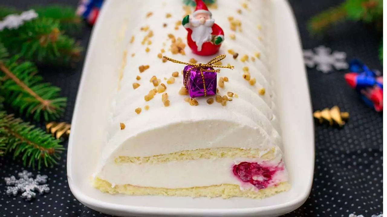 Tronchetto na may mascarpone cream at raspberry | isang Christmas cake