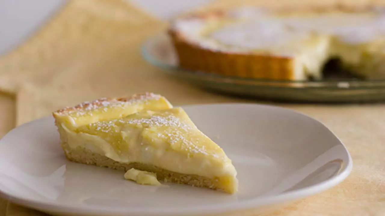 Tart dengan penyediaan resipi kastard dan ricotta