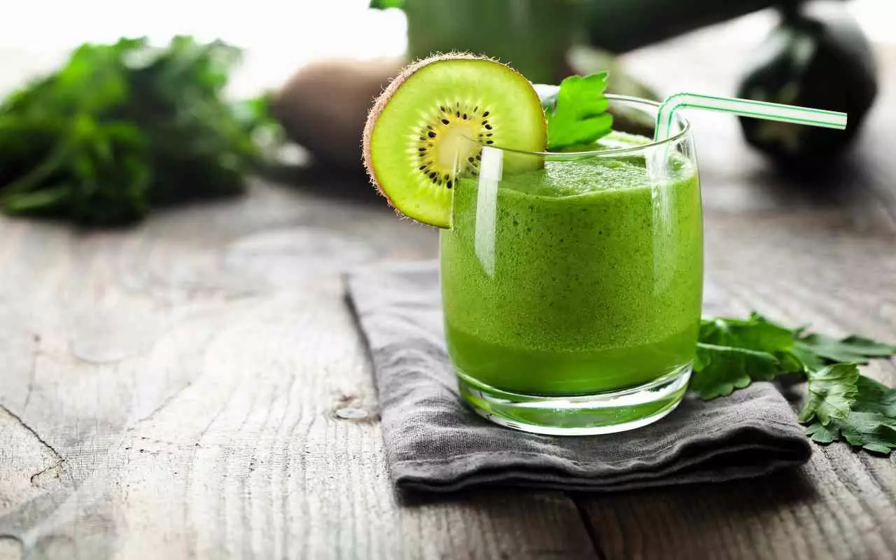 Kiwi Smoothie | Cool and thirst-quenching on these hot days