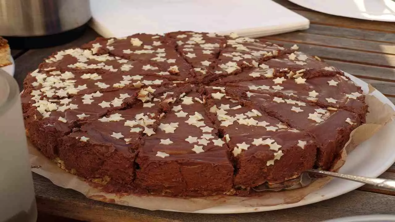 Cacao poke cake