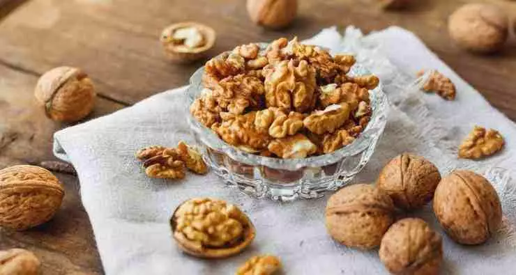 នំបុ័ងជាមួយ Walnut និង hazelnut - រូបមន្តបោះពុម្ព