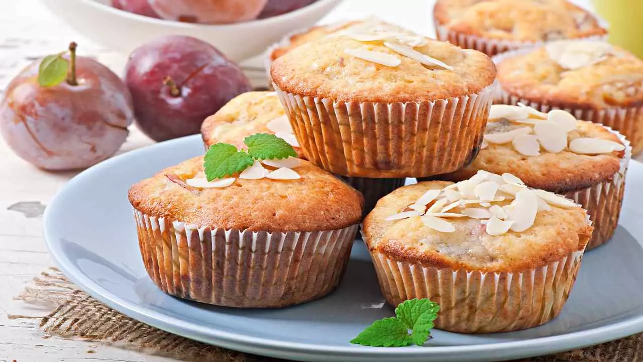 Muffins tare da plums