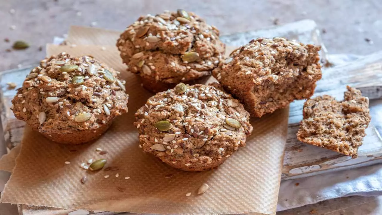 Wholemeal muffins | Soft and healthy for breakfast