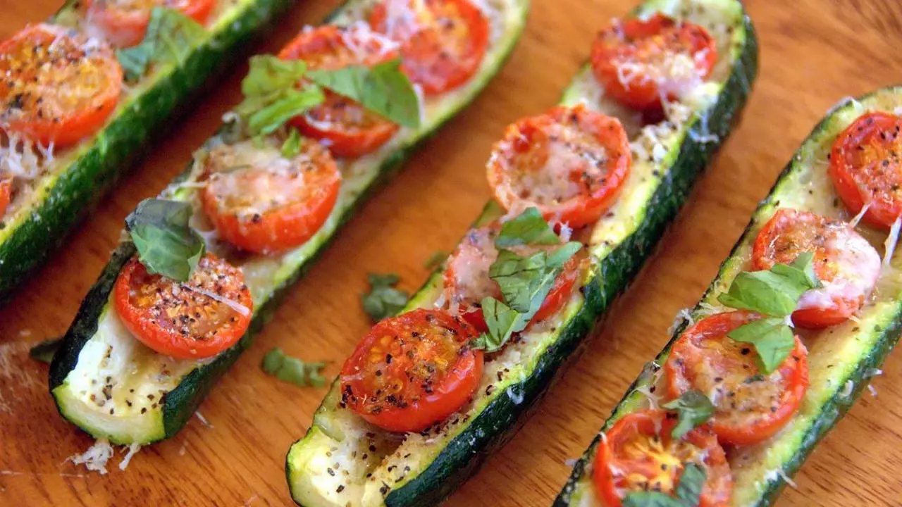 Zucchini au gratin mei cherry tomaten, net allinnich de gewoane grienten