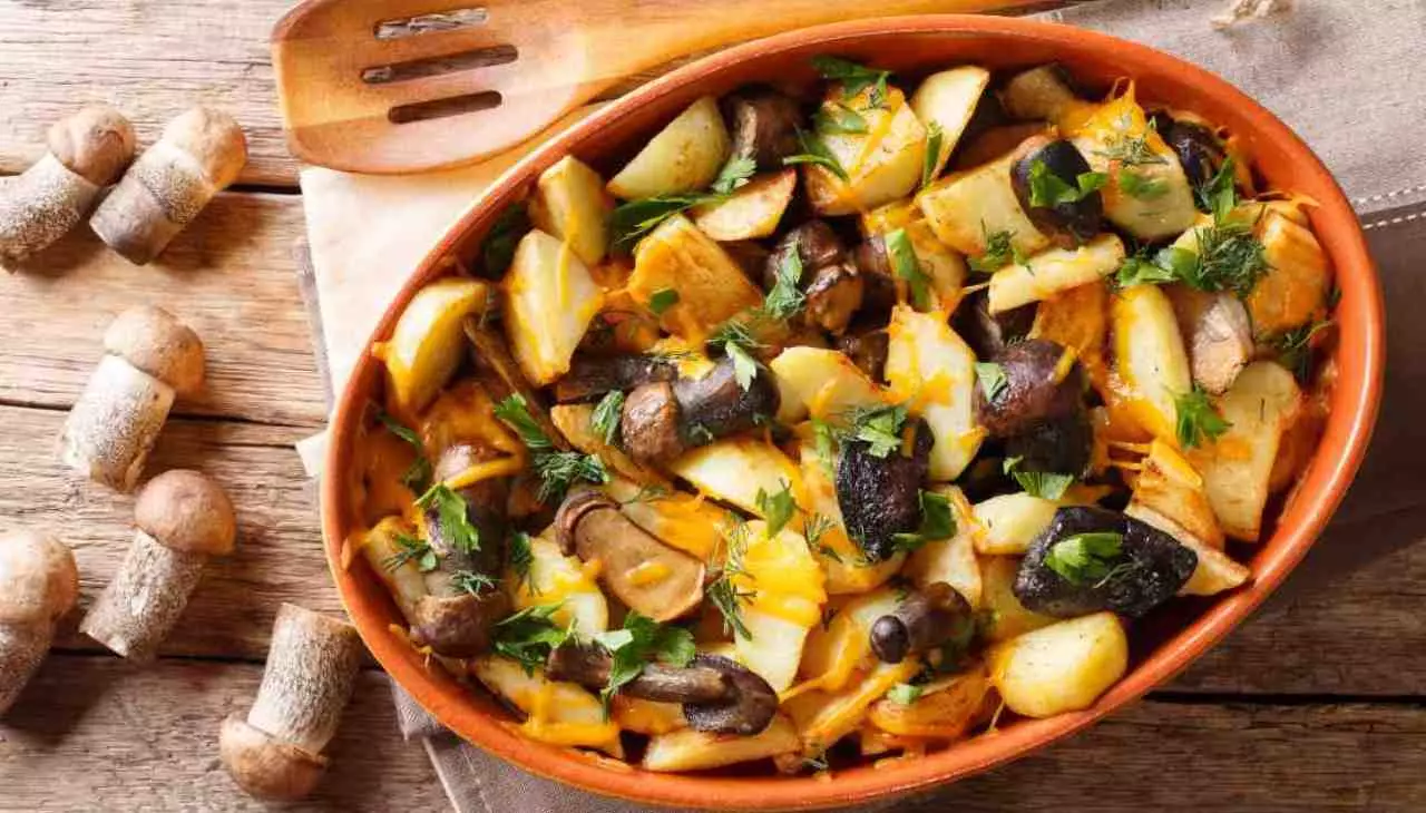 Patatas alla povera na may mushroom recipe