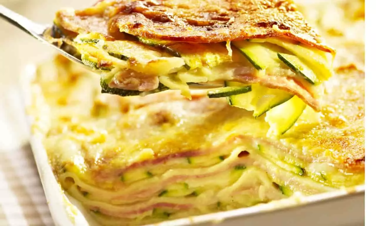 courgette ક્રીમ સાથે Lasagna