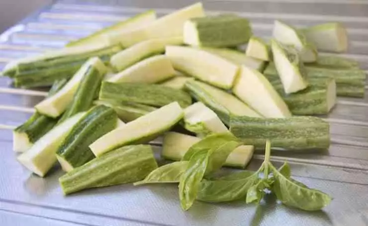 Lasagna ກັບຄີມ courgette ແລະ basil. 25 ນາທີໃນເຕົາອົບແລະvoilà 10978_3