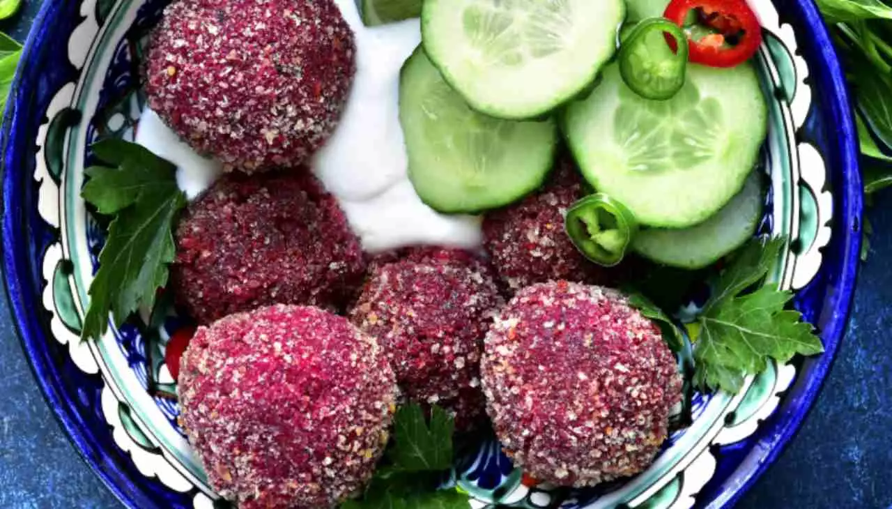 Rødbetfalafel l Grådig og appetittvekkende forrett