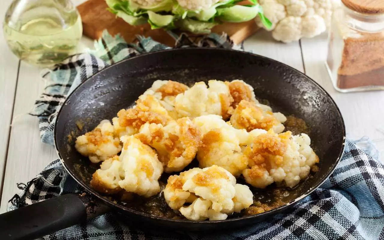 Tasty cauliflower sa usa ka pan | Simple pero lami kaayo nga side dish