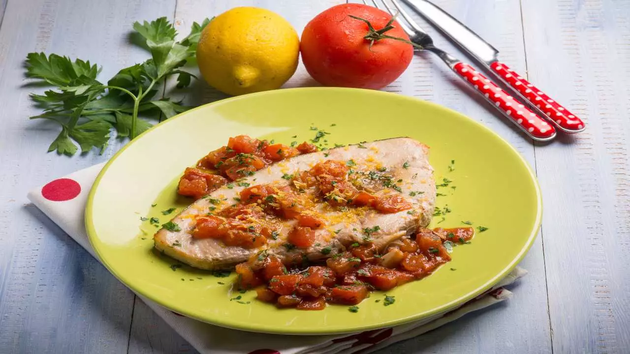 Fish with tomatoes
