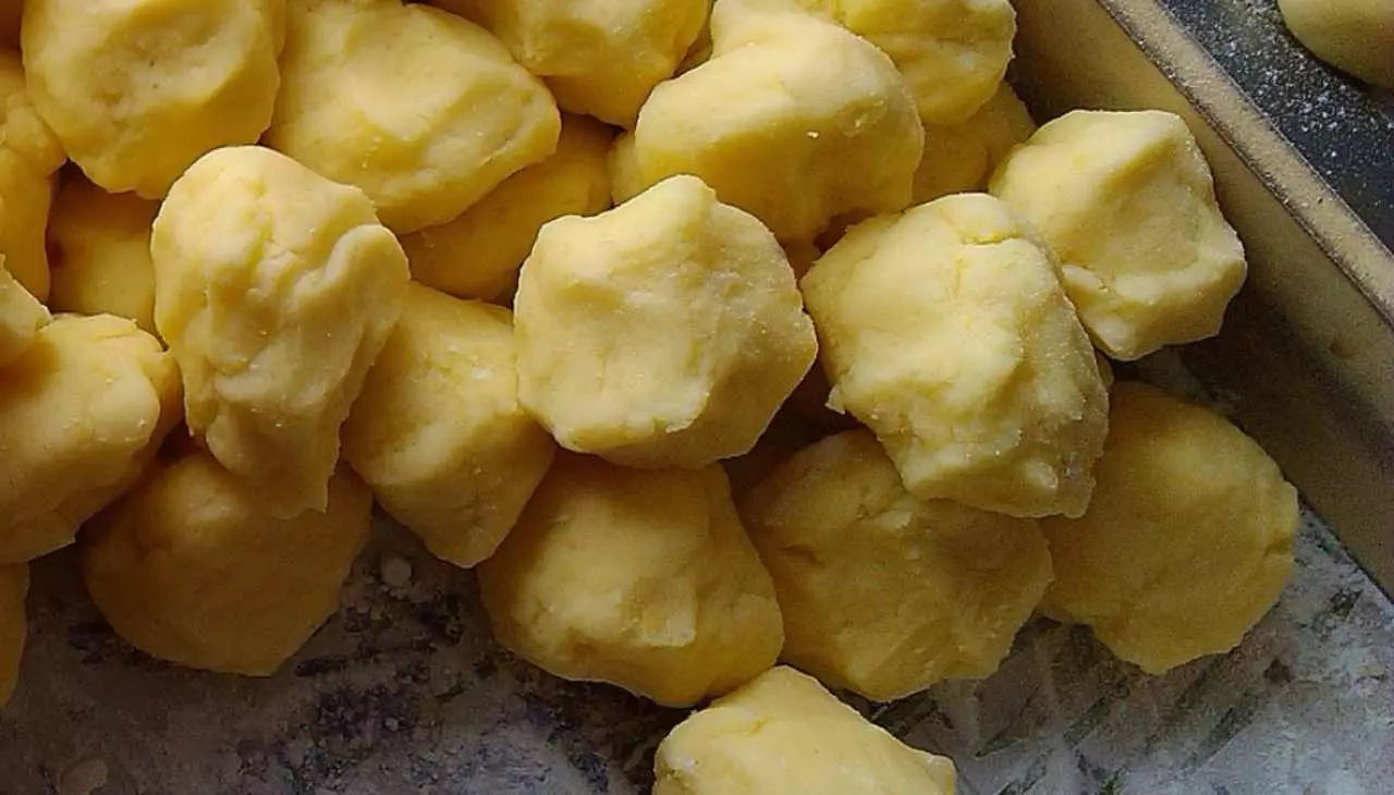 Jagung gnocchi karo endhog lan parmesan | Rustic lan sedhep