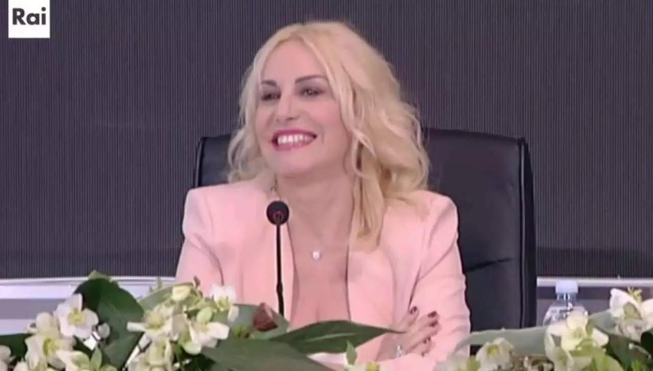 Antonella Clerici | Diletta Leotta'yı Tavsiye Et |