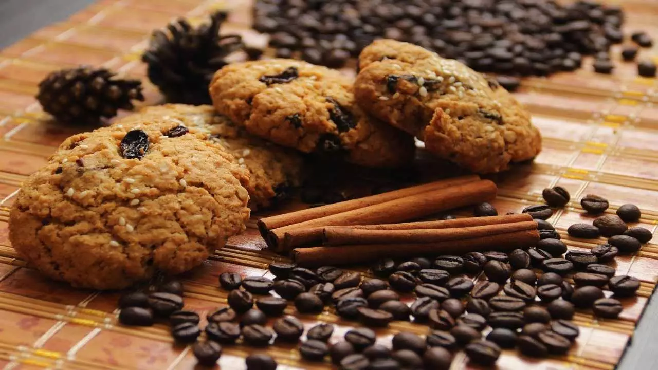 قۇرۇق ئۈزۈم ۋە قەھۋە بار Cookies | ناشتىلىق ۋە باشقىلار ئۈچۈن ئۇششاق-چۈششەك مۇكەممەل