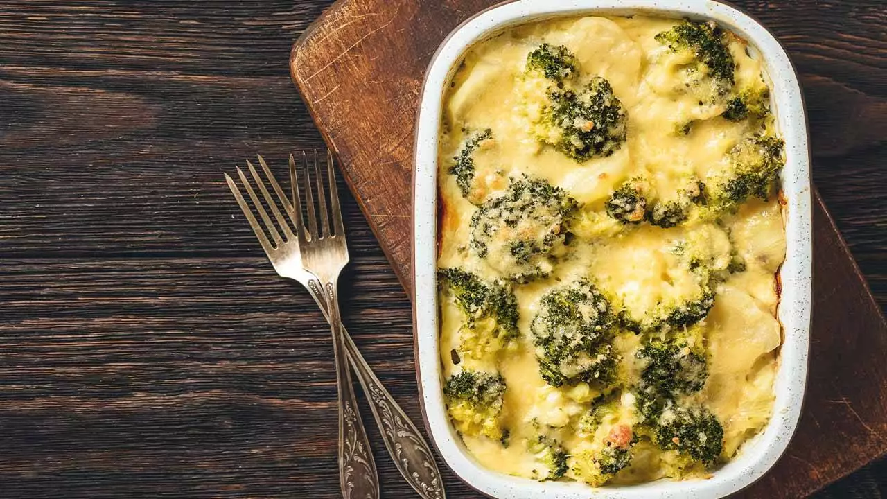 Potato and broccoli flan with bechamel sauce