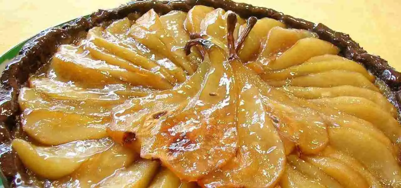 Coklat Puffed jeung Pears Tart