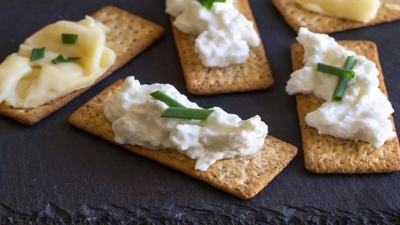 Salted wholemeal biscuits