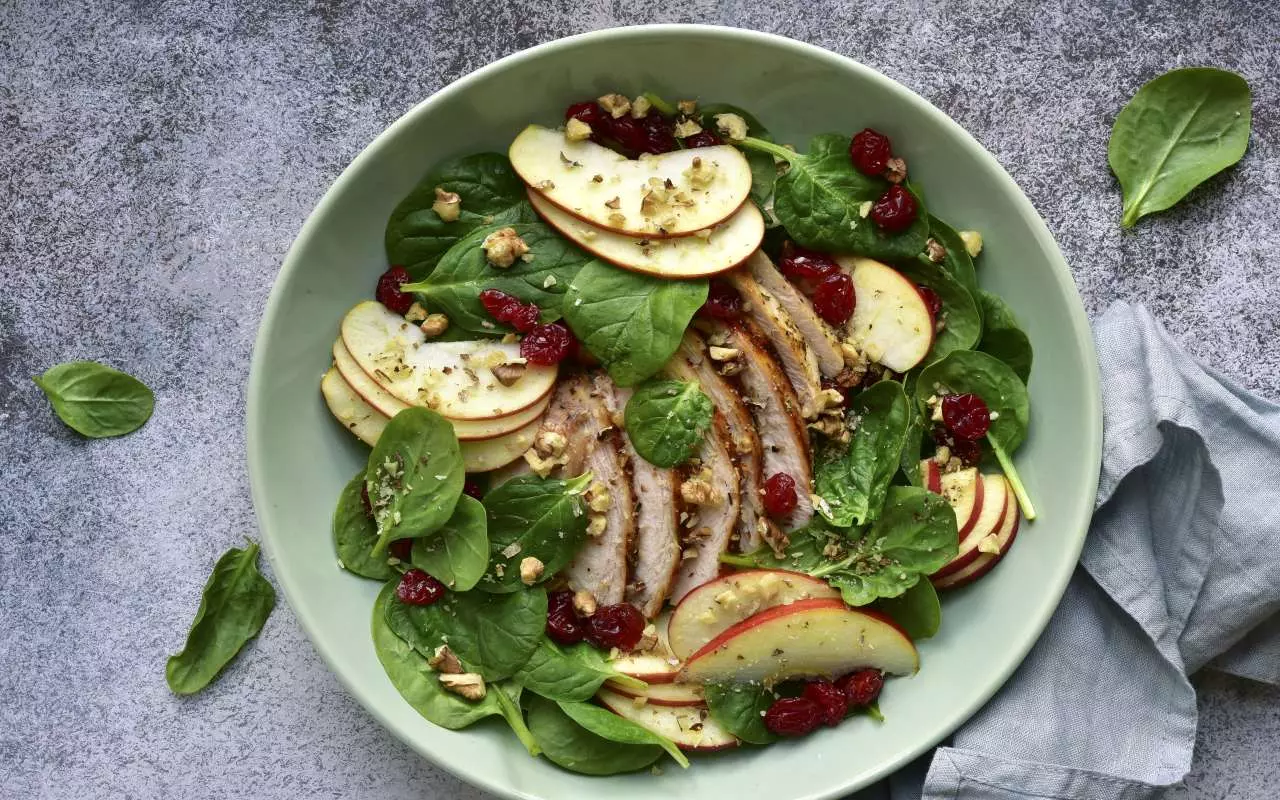 mbale yam'mbali yokhala ndi sipinachi ndi apulo PHOTO recipe kusindikiza