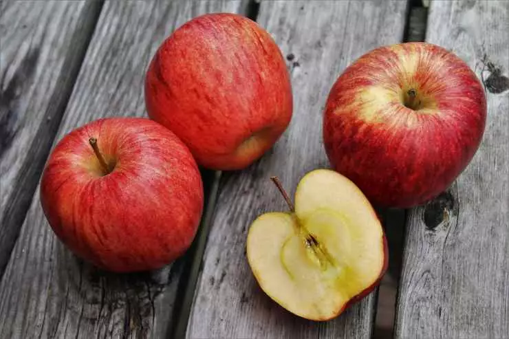 Slaai met geroosterde hoender en appel FOTO resep druk