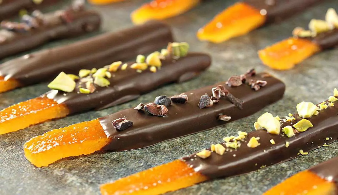 Kulit jeruk candied ing coklat | Natal nyenengake 11611_1