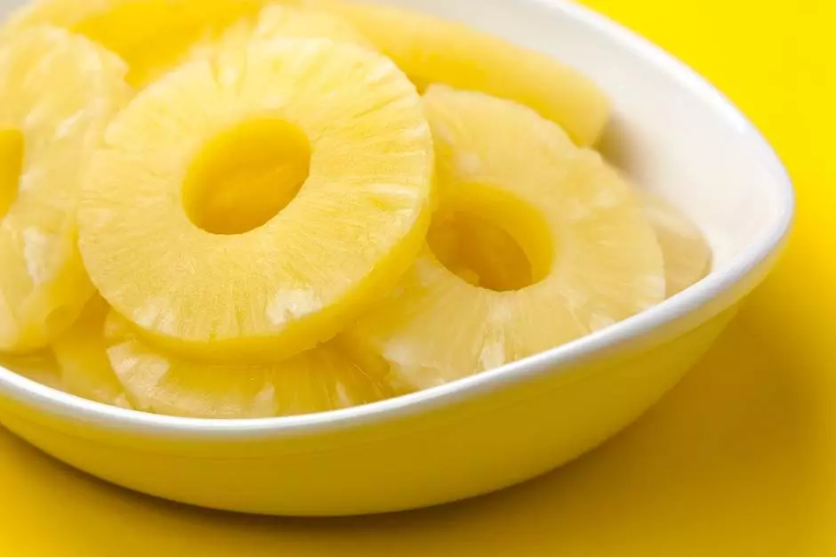 Ananas en yoghurt op 'e kop taart: in klassyk en lekker dessert 1164_2