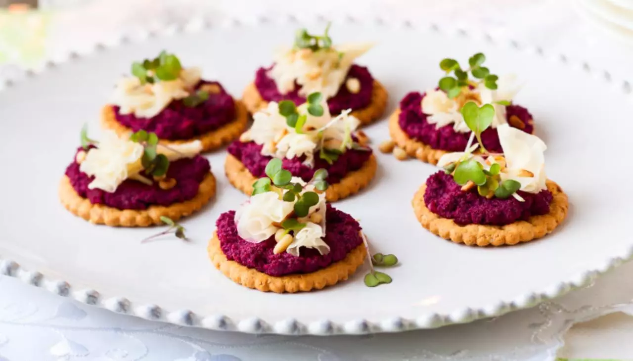 amaranth tuber croutons