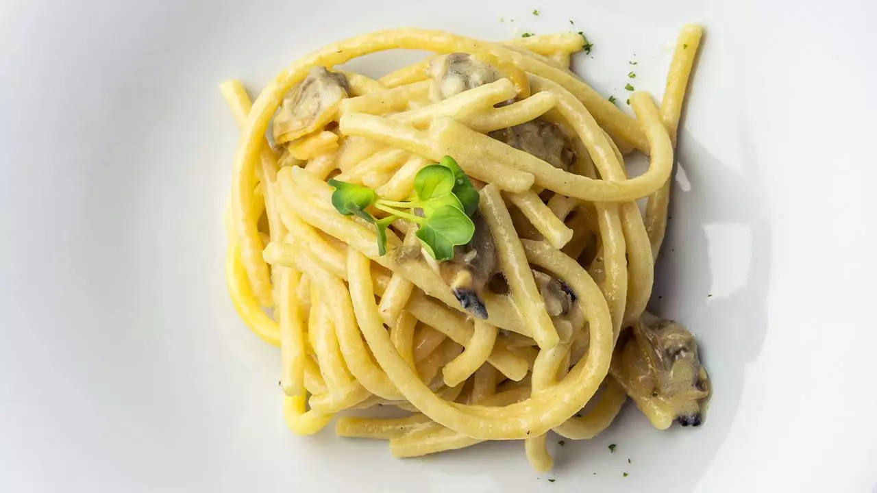 Pasta med peberfrugt og skaldyr