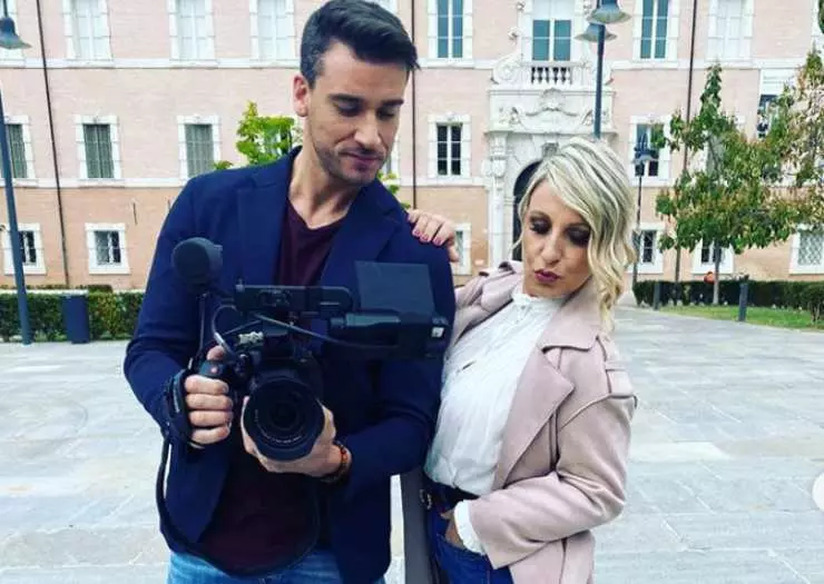 Damiano Carrara et Katia Follesa sur le tournage - RicettaSprint