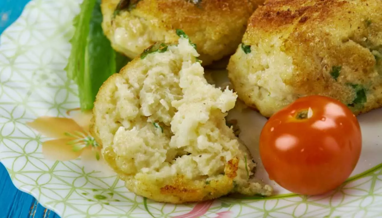 Receta de albóndigas de bacalao patatas y aceitunas