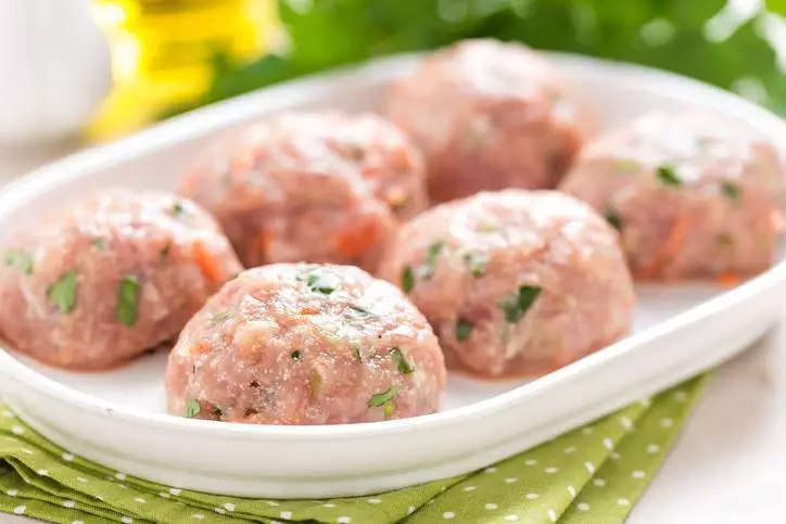 Meatballs pẹlu poteto