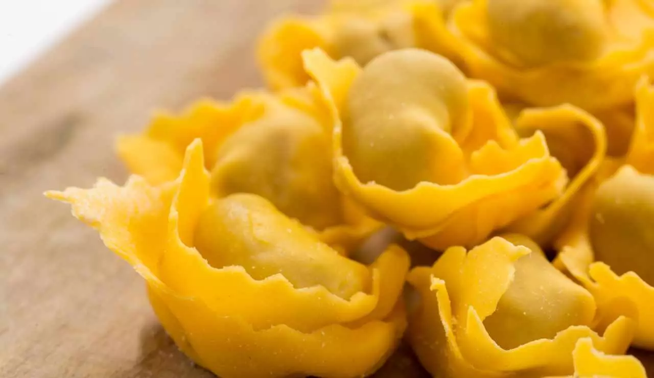 Tortelli hamwe na shrimp yuzuza | Gutunganya neza ibihe bidasanzwe 11951_1