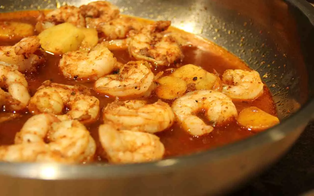 Prawns in a pan with butter and paprika PHOTO recipe print
